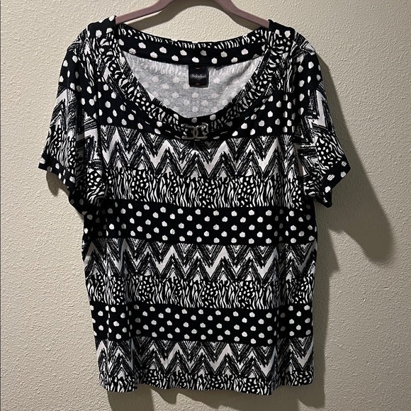 Rafaella | Tops | Rafaella Black And White Geometric Short Sleeve ...